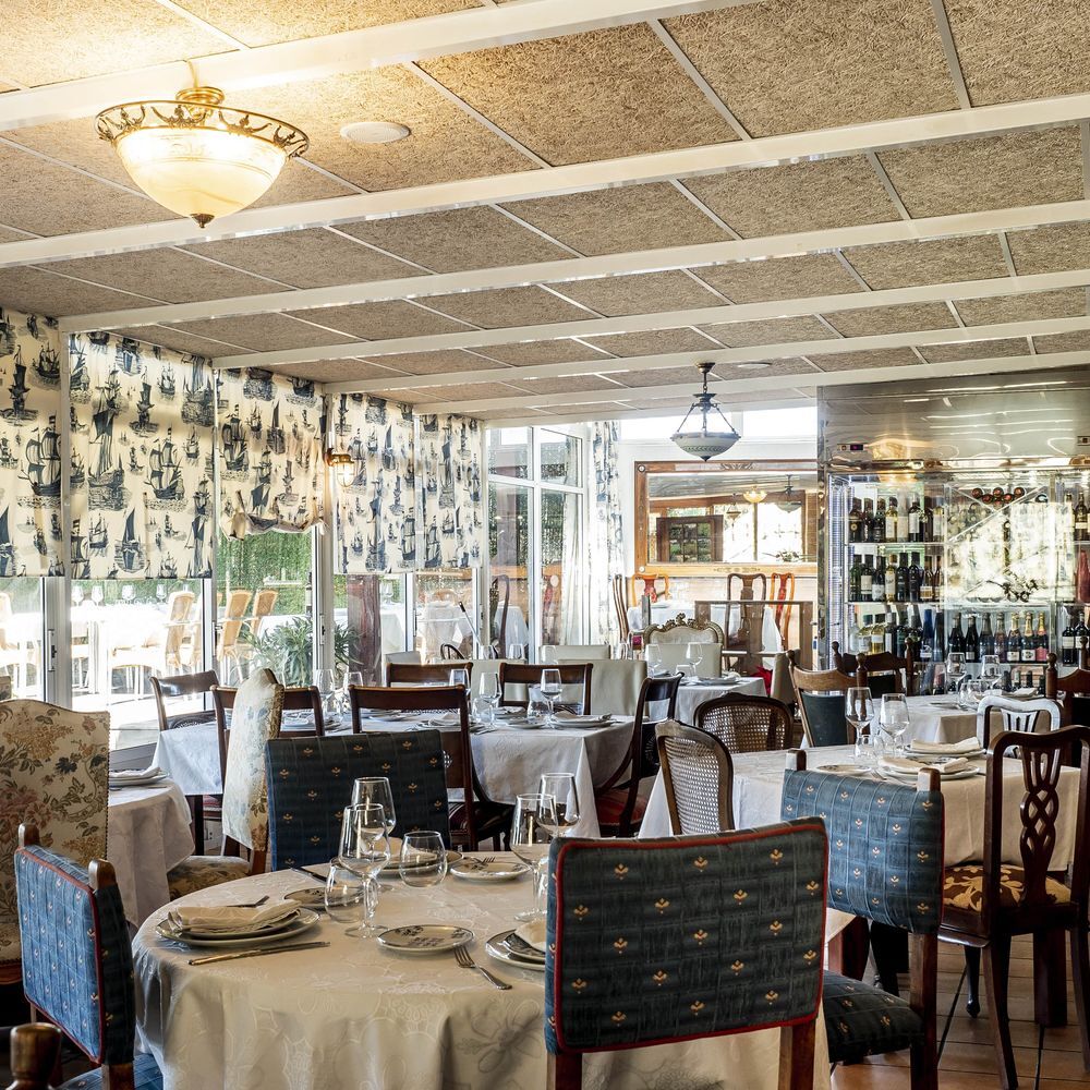 Porto dos Barcos – Oia - a MICHELIN Guide Restaurant