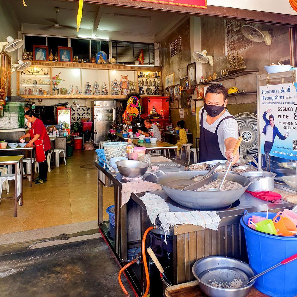 Kao Lao Siang Jee-Lueat Moo Jao Kao – Khon Kaen - a MICHELIN Guide ...