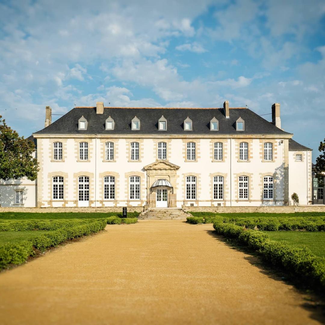La Brasserie - Abbaye de Villeneuve – Les Sorinières - a MICHELIN Guide ...