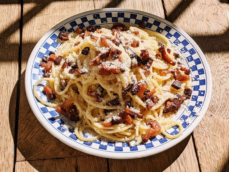 La recette de pasta alla gricia de Robin Panfili (Konbini) - Fooding